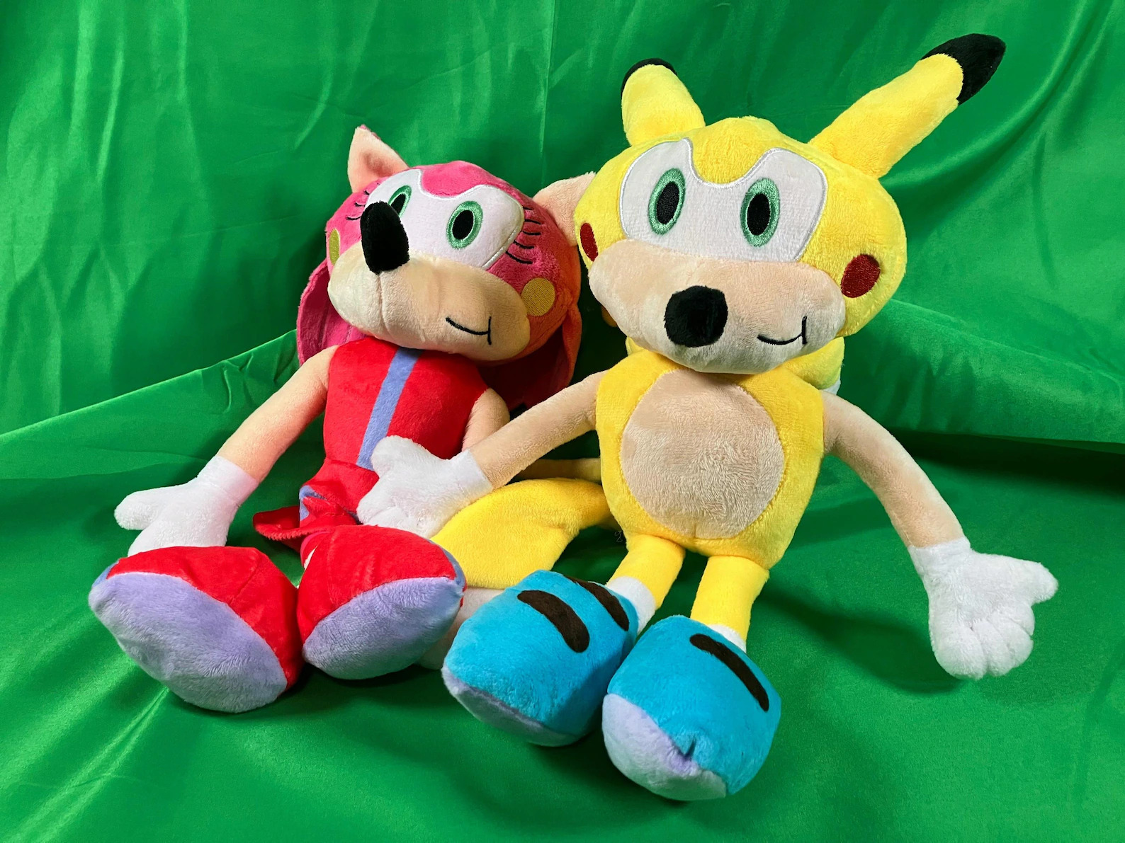 File:OfficialCWCmart - Sonichu and Rosechu Talking Plushes4.jpg - CWCki